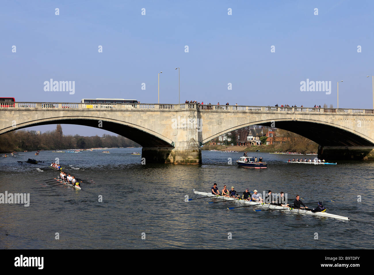 Chiswick bridge hi-res stock photography and images - Alamy
