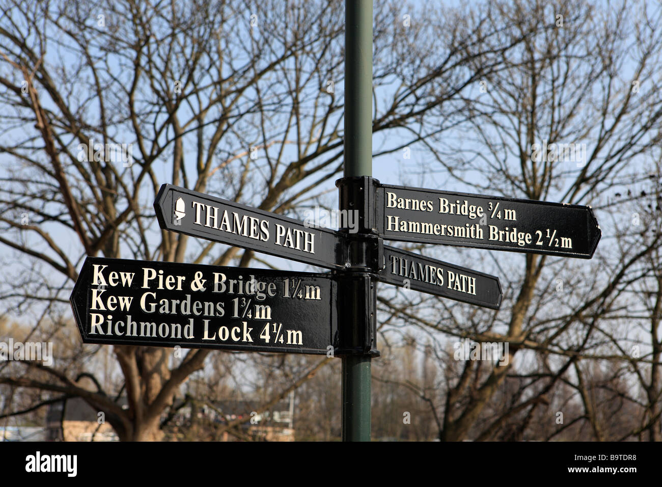 united kingdom west london chiswick bridge a sign on the thames path ...