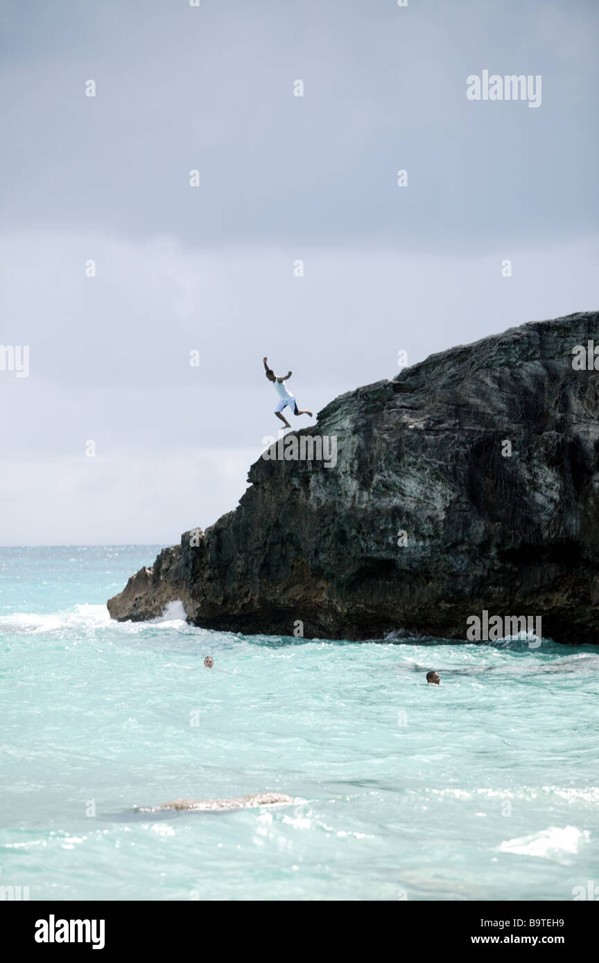 Cliff jumping bermuda hi-res stock photography and images - Alamy