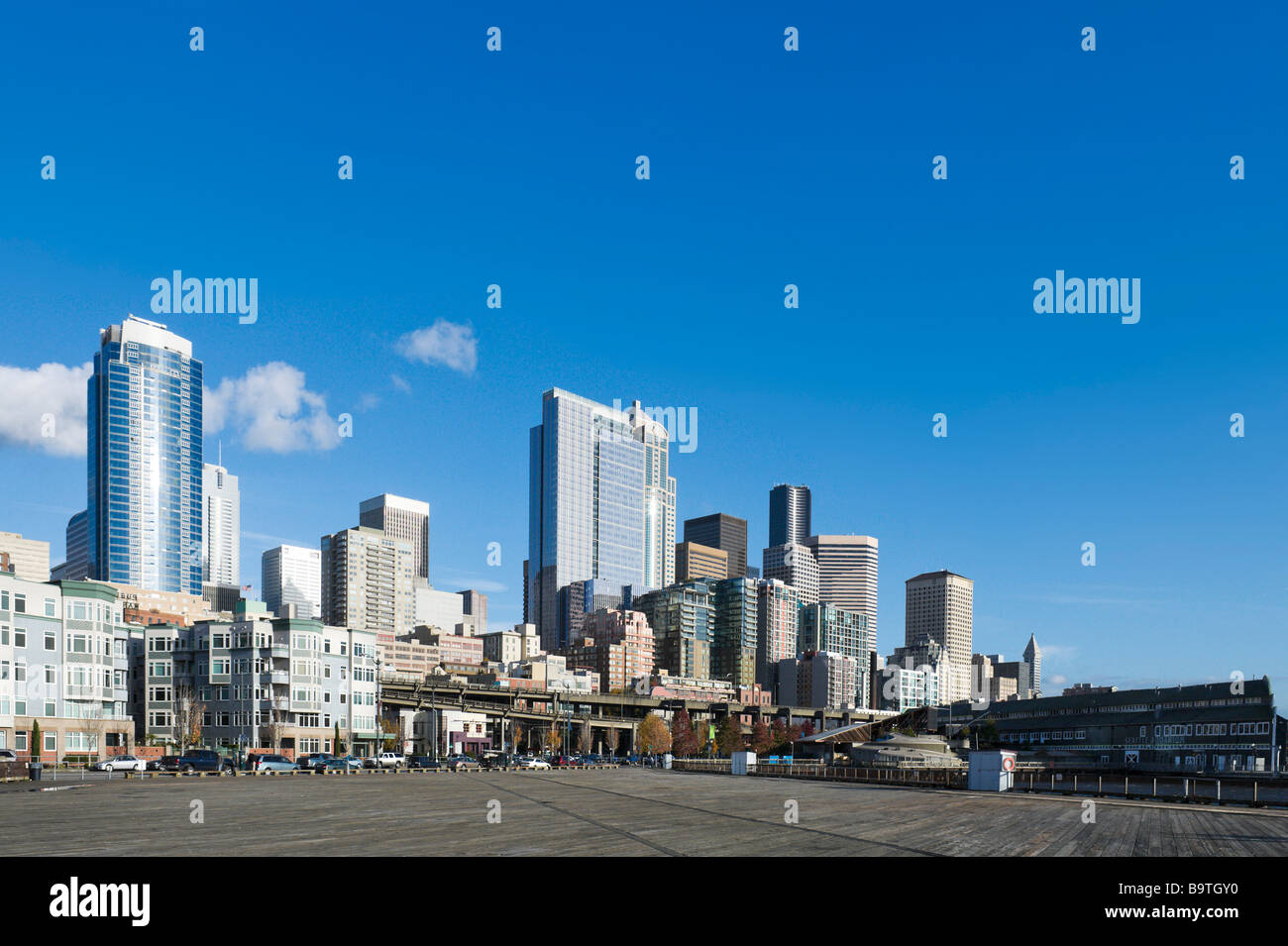 City skyline from the waterfront, Alaskan Way, Seattle, Washington, USA ...