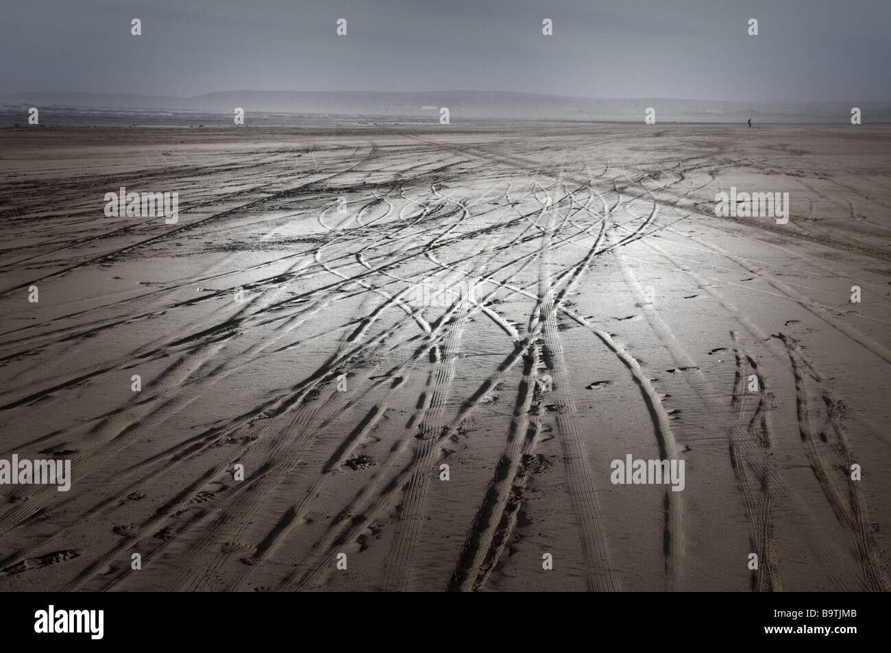 Sandy beach wheel tracks hi-res stock photography and images - Alamy
