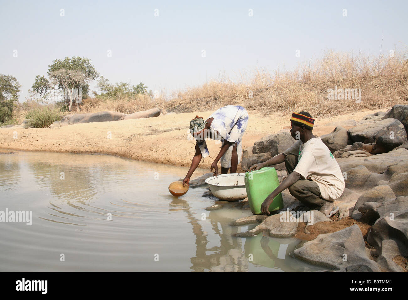 Collecting dirty water africa hi-res stock photography and images - Alamy