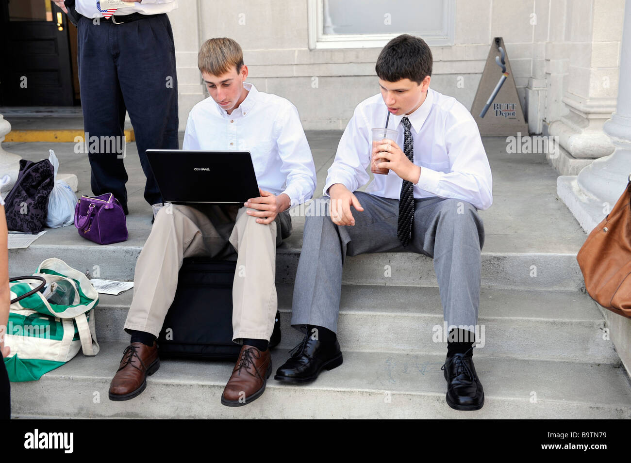 Students on field trip work on laptop computers Stock Photo - Alamy