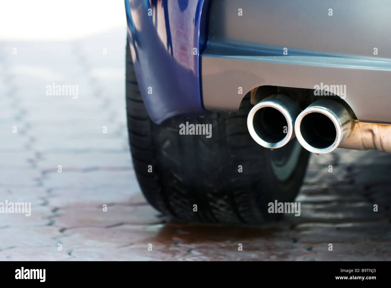 Car exhaust gases hi-res stock photography and images - Alamy