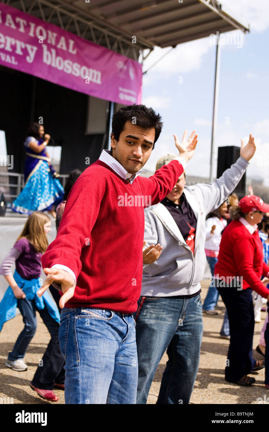 Indian dance hi-res stock photography and images - Alamy