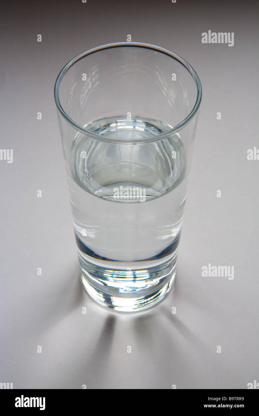 Refraction of light water glass hi-res stock photography and images - Alamy