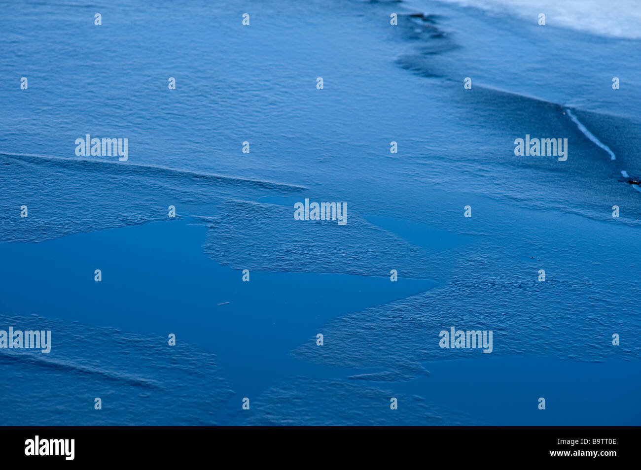 Frozen blue lake hi-res stock photography and images - Alamy