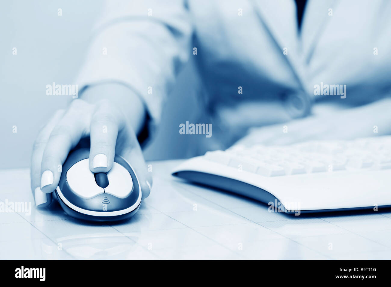 Female hand holding computer mouse Stock Photo - Alamy