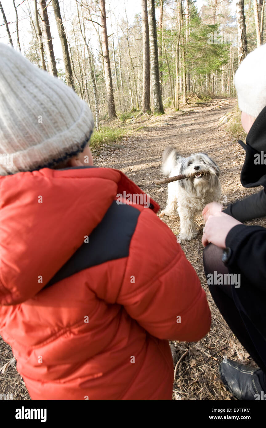 Child afraid dog hi-res stock photography and images - Alamy