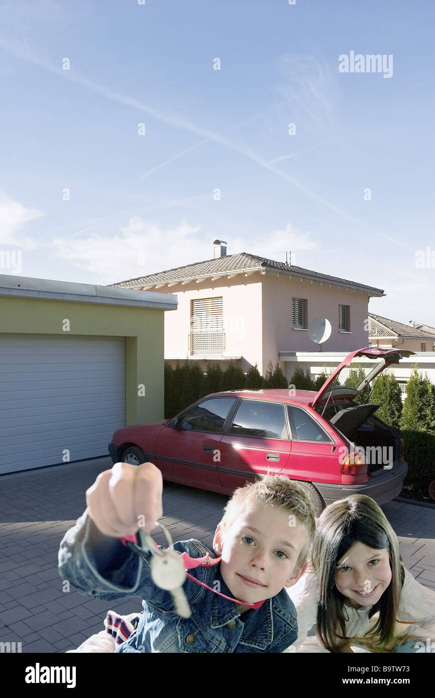 Child front door key hi-res stock photography and images - Alamy