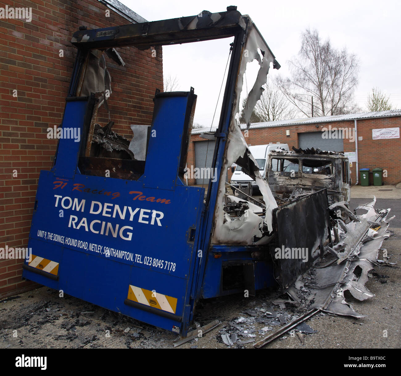 Burnt out lorry hi-res stock photography and images - Alamy