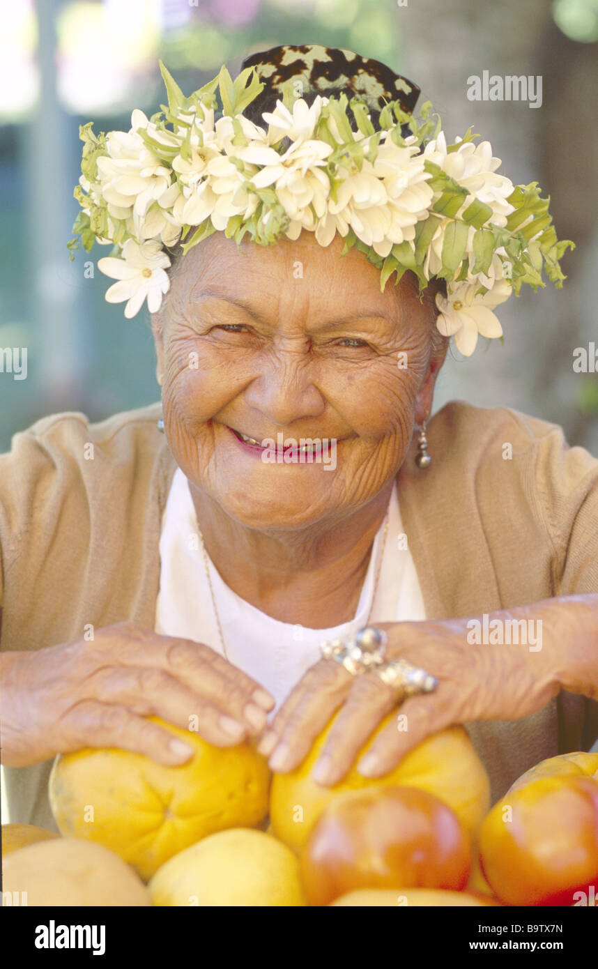 Pacific islands head wreath hi-res stock photography and images - Alamy