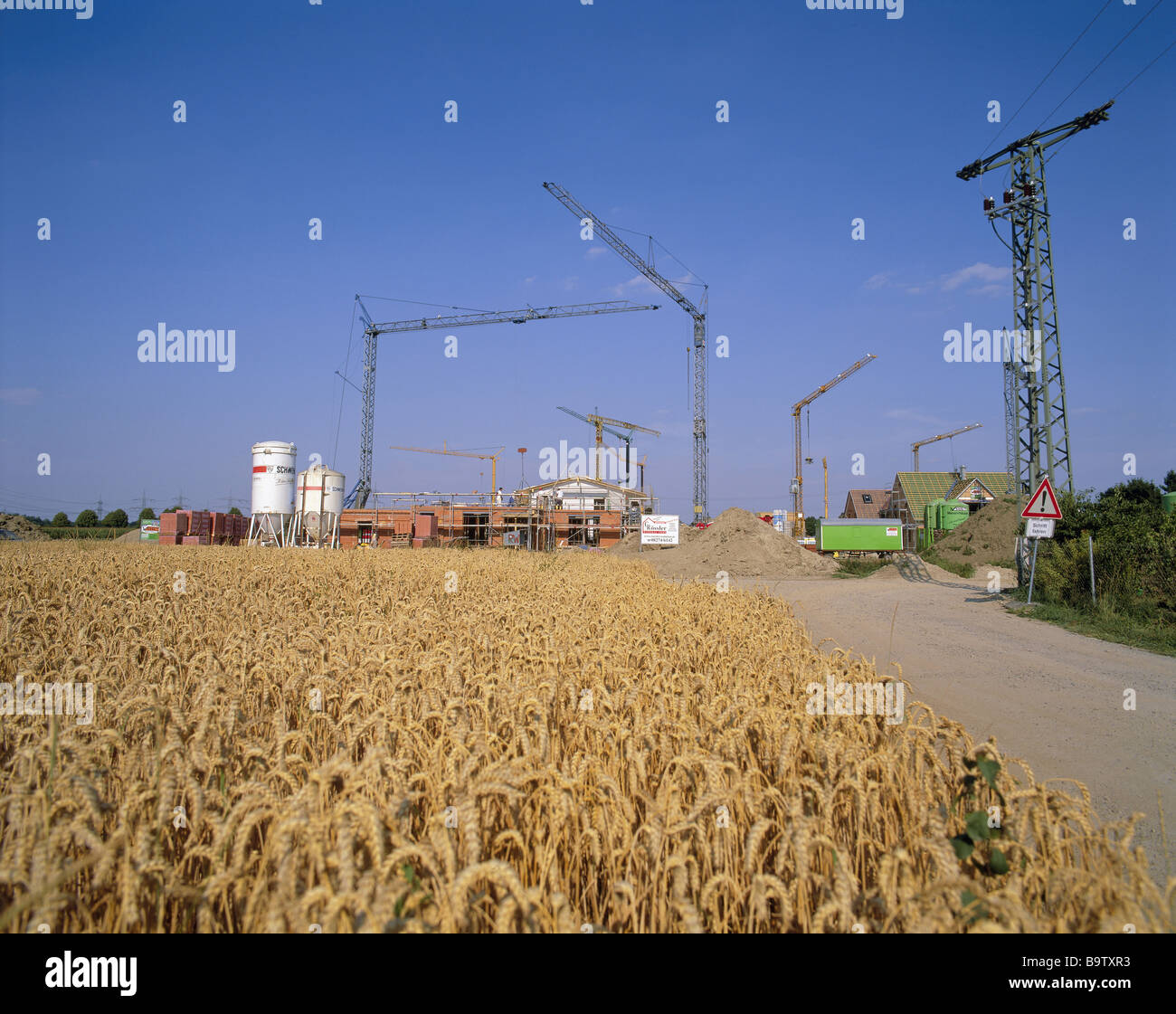 Real estate frameworks hi-res stock photography and images - Alamy