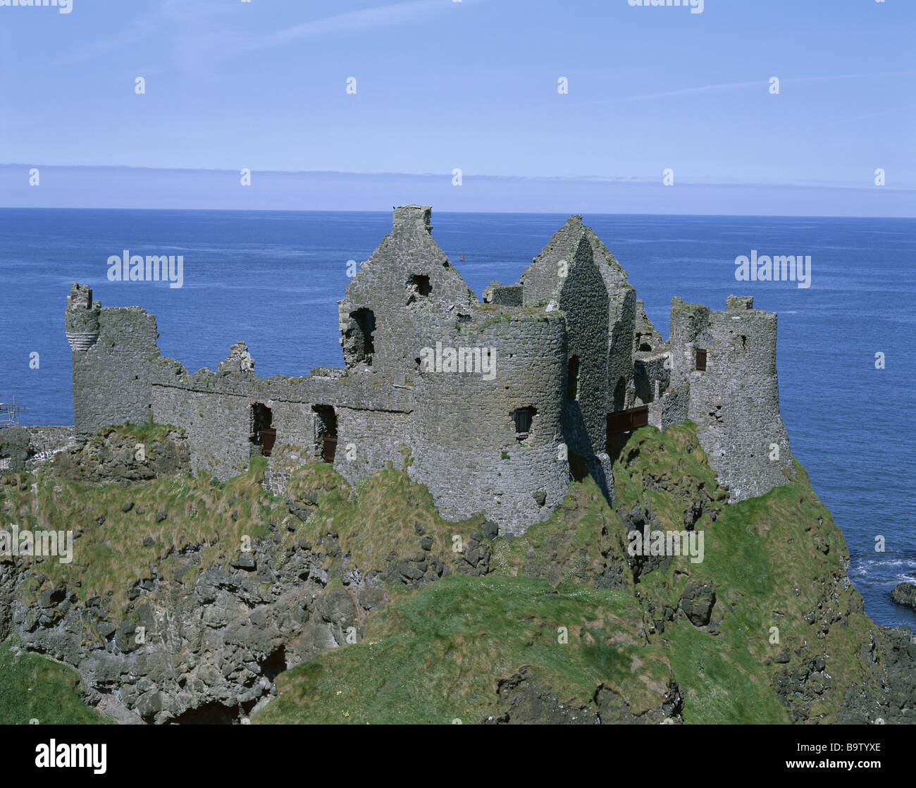 Ruin castle on rock hi-res stock photography and images - Alamy