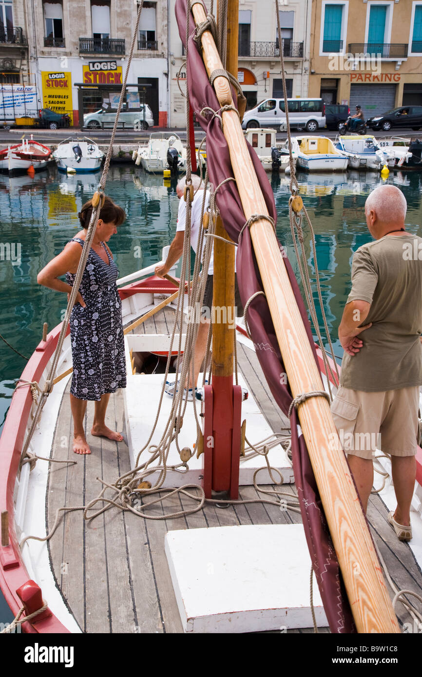 Preparing the boat for sail hi-res stock photography and images - Alamy