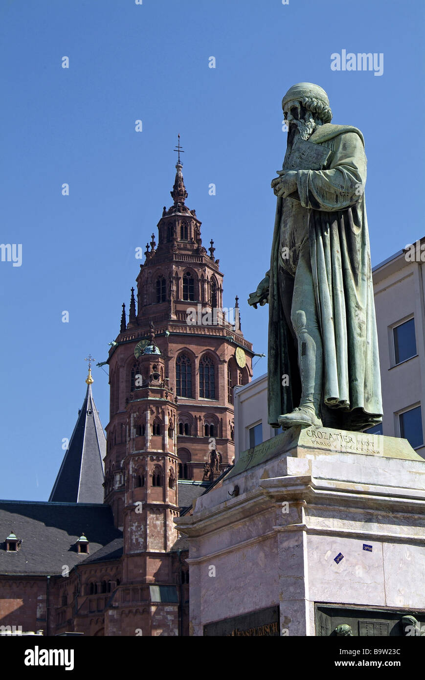 Gutenberg bronze statue hi-res stock photography and images - Alamy