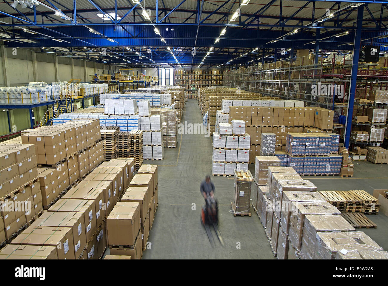 Versandlager hi-res stock photography and images - Alamy
