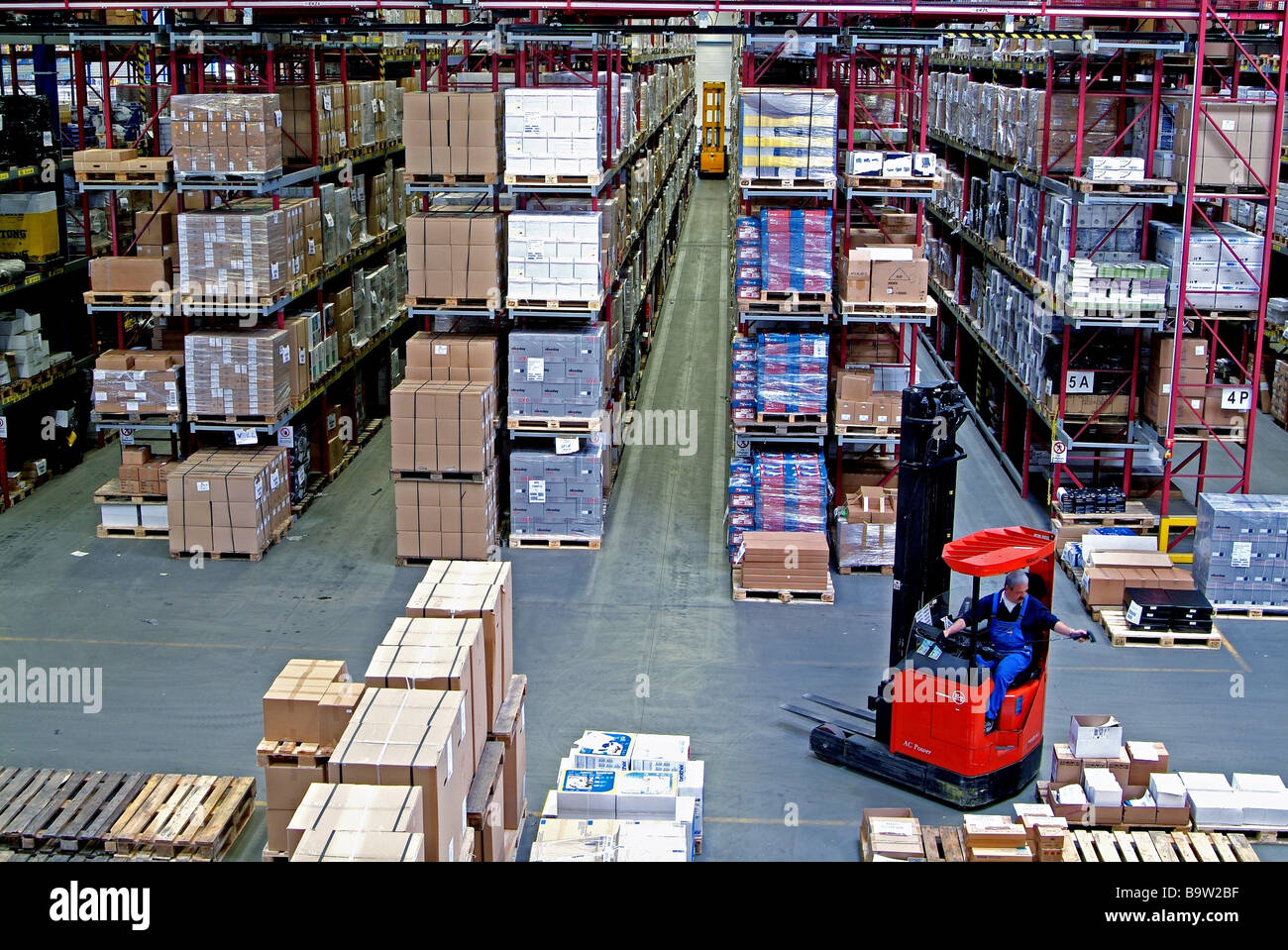 Versandlager hi-res stock photography and images - Alamy