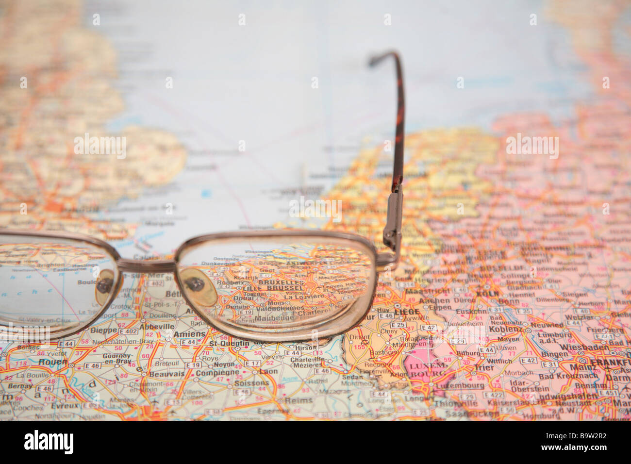 Tracing map hi-res stock photography and images - Alamy