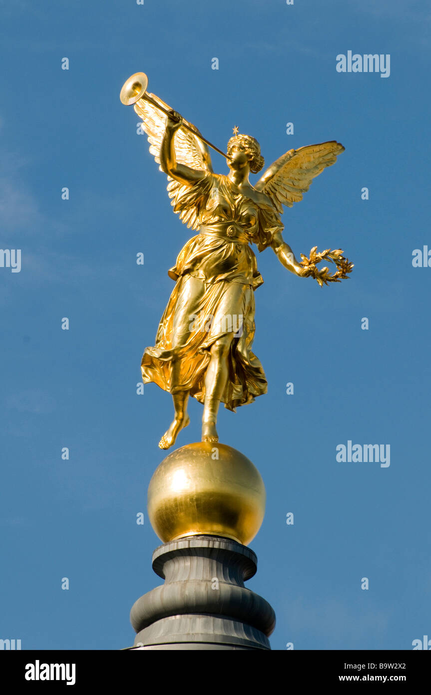 Goldener Engel auf der Kuppel der Kunstakademie Zitronenpresse Dresden ...