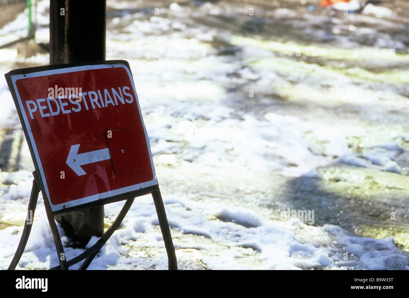 Ice road safety sign hi-res stock photography and images - Alamy