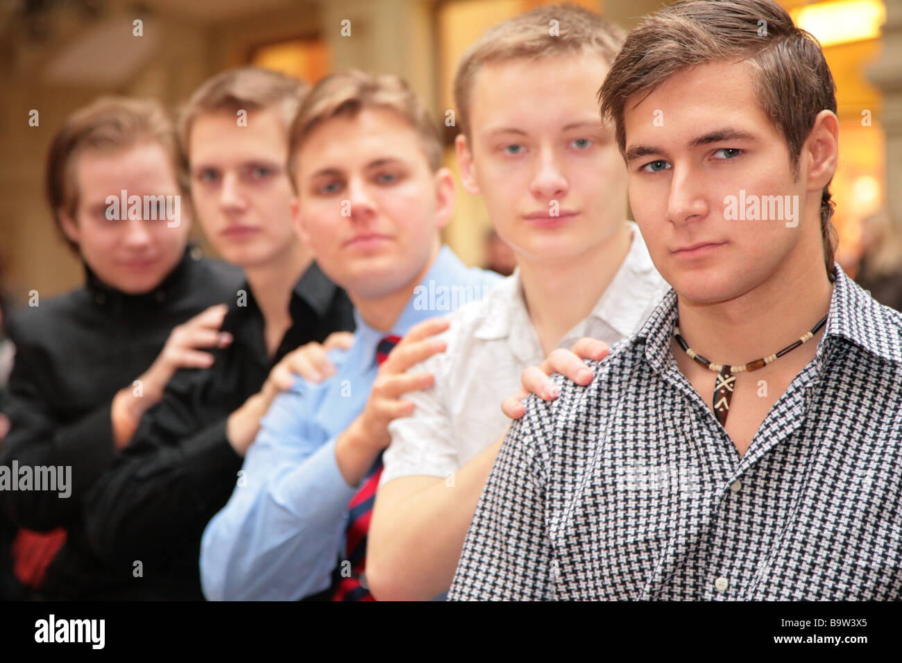 group of five friends faces Stock Photo - Alamy