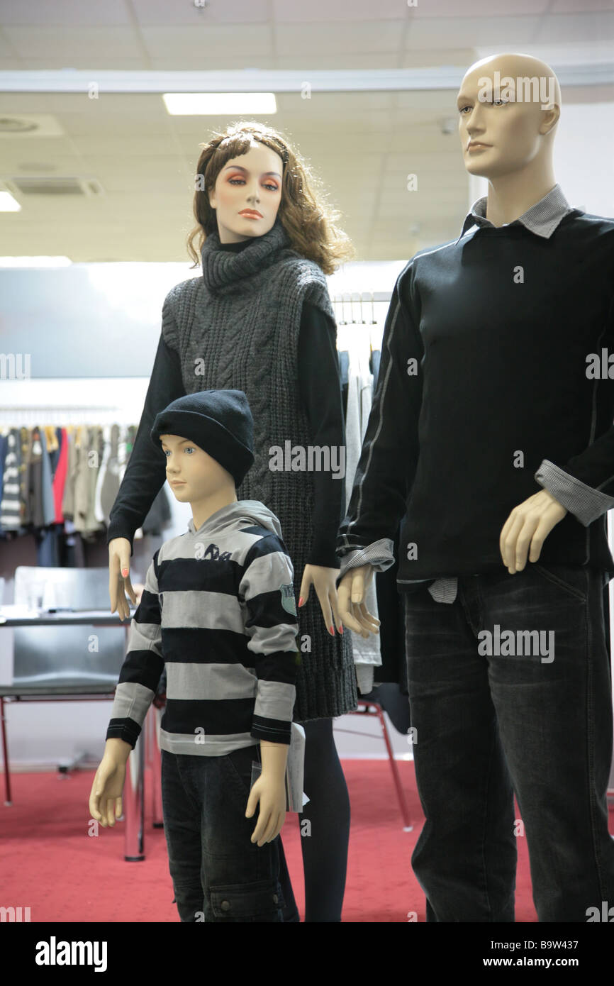 mannequin family in shop Stock Photo - Alamy