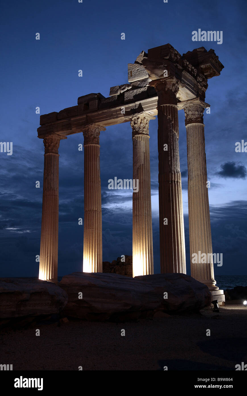 THE APOLLO TEMPLE AT NIGHT PAMPHYLIA TURKEY SIDE TURKEY 19 November ...