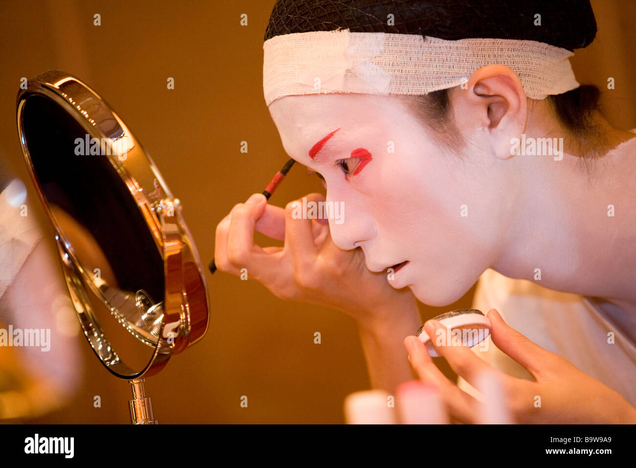 Japanese Geisha preparation Stock Photo - Alamy