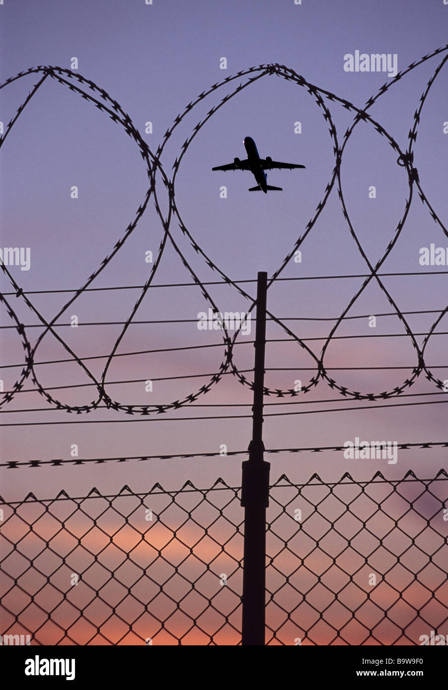 Defensive wire barrier hi-res stock photography and images - Alamy