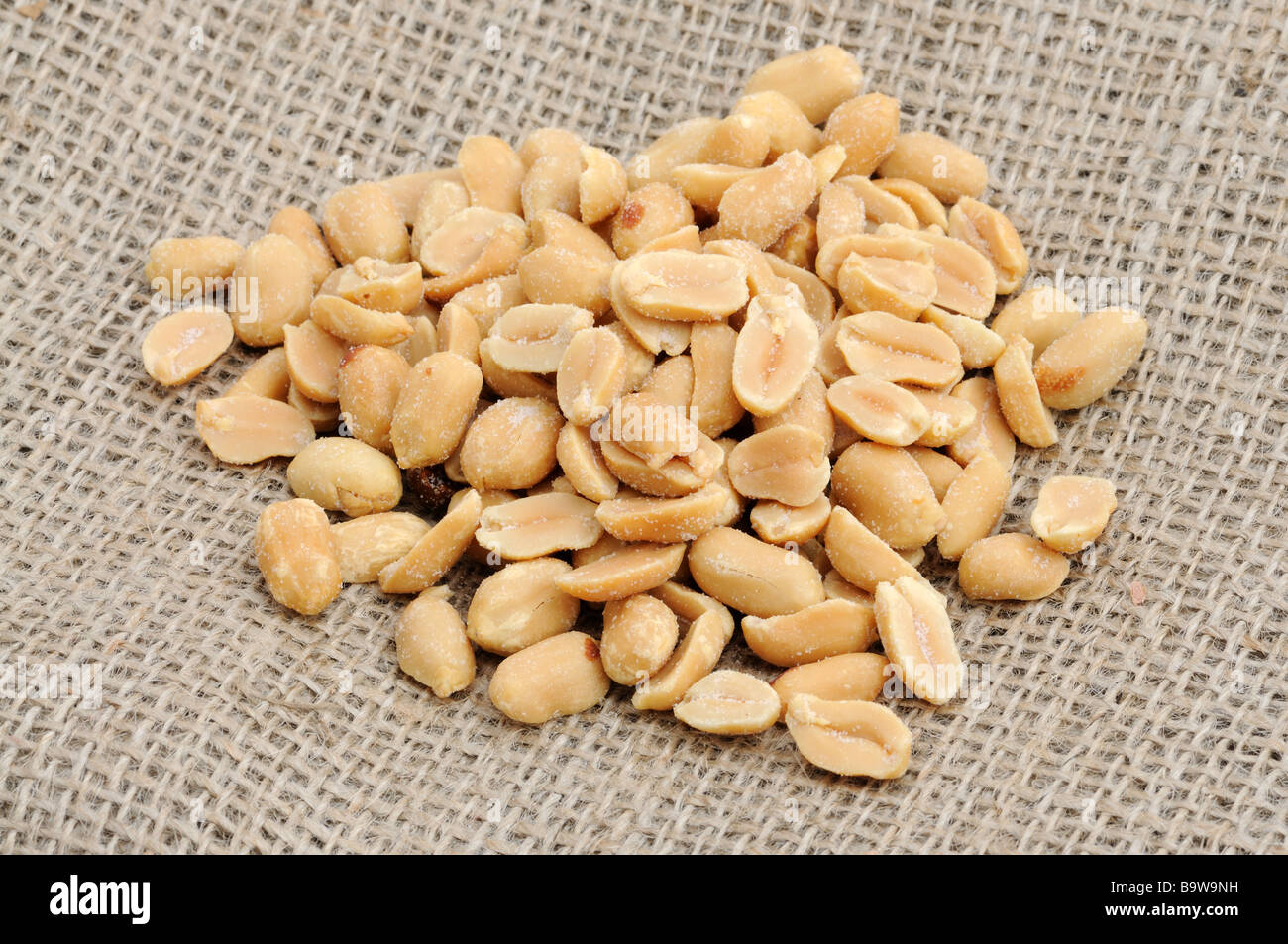Roasted peanuts hi-res stock photography and images - Alamy