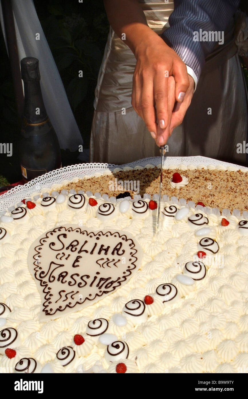 Civil marriage cake hi-res stock photography and images - Alamy