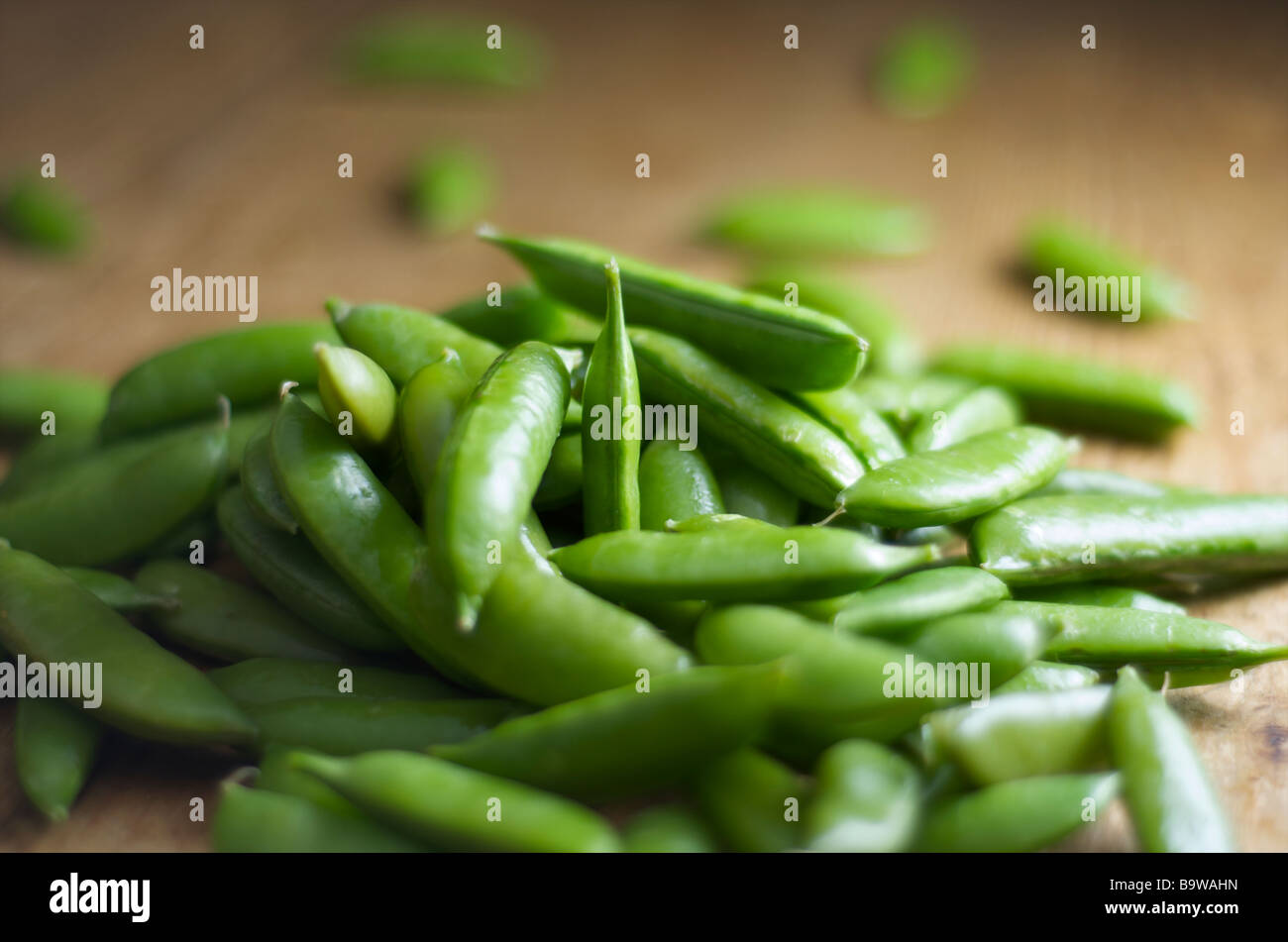 fresh snap peas Stock Photo - Alamy