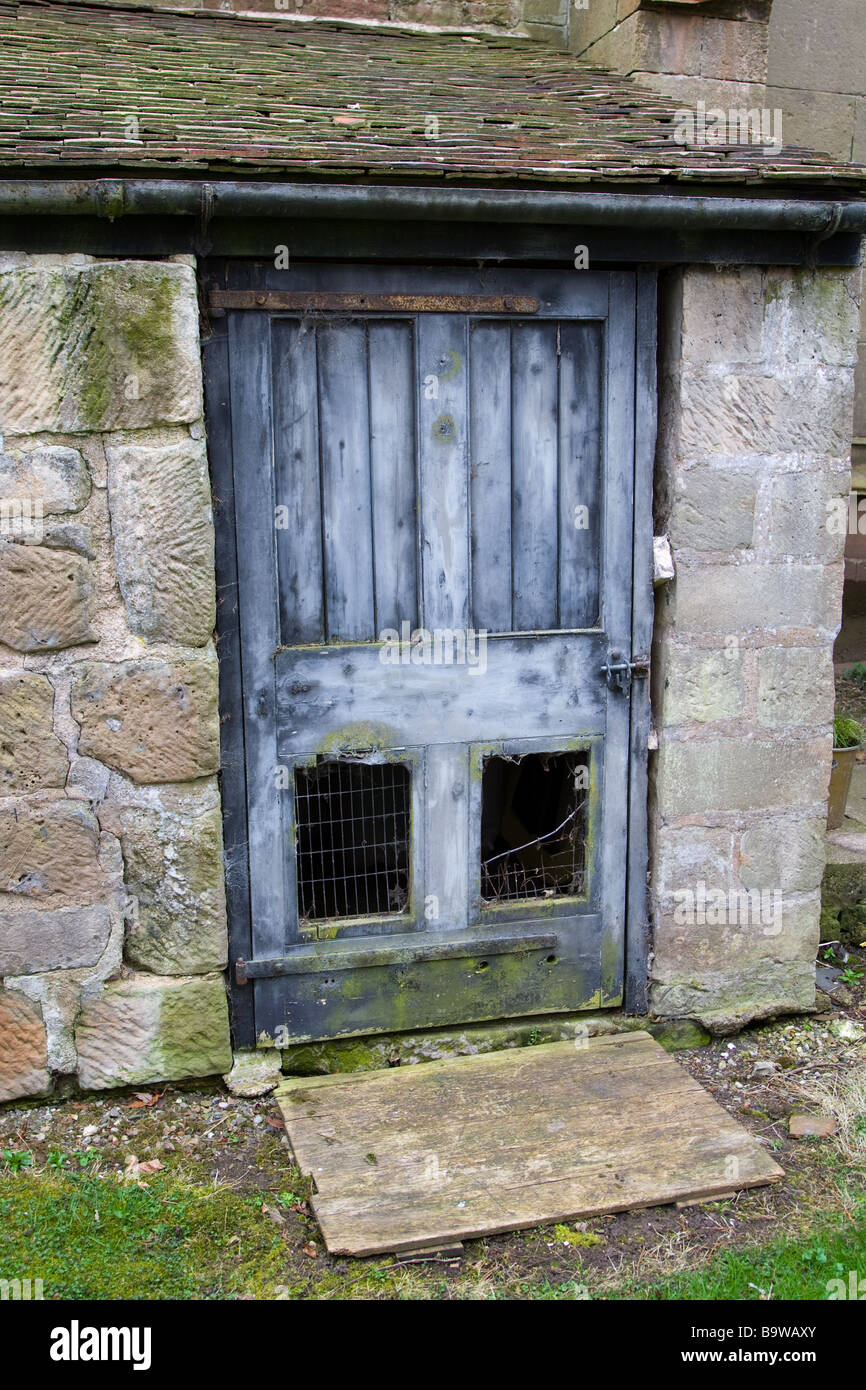 Worn out door Stock Photo - Alamy