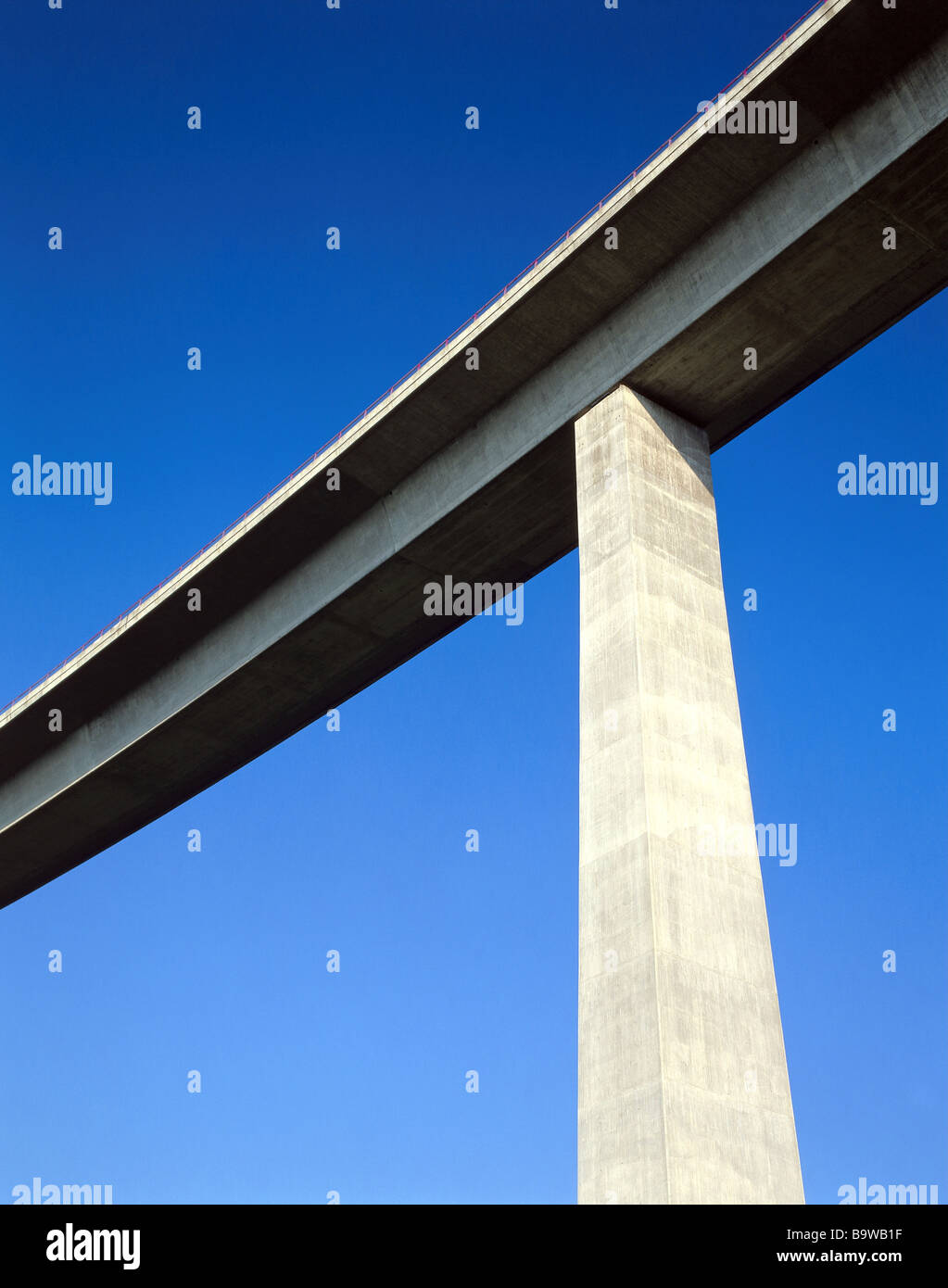 Concrete bridge abutments hi-res stock photography and images - Alamy