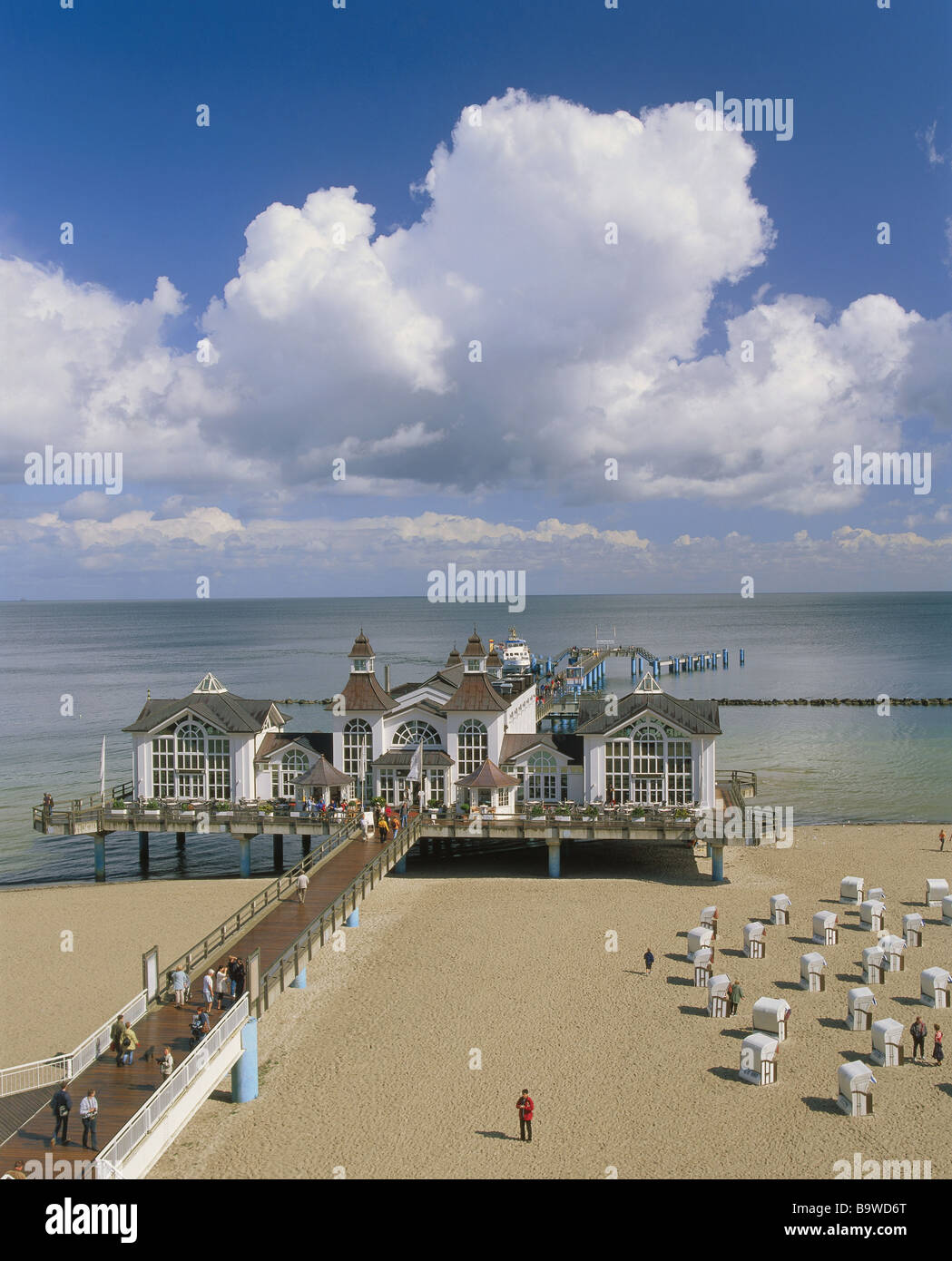 M bridge pier hi-res stock photography and images - Alamy