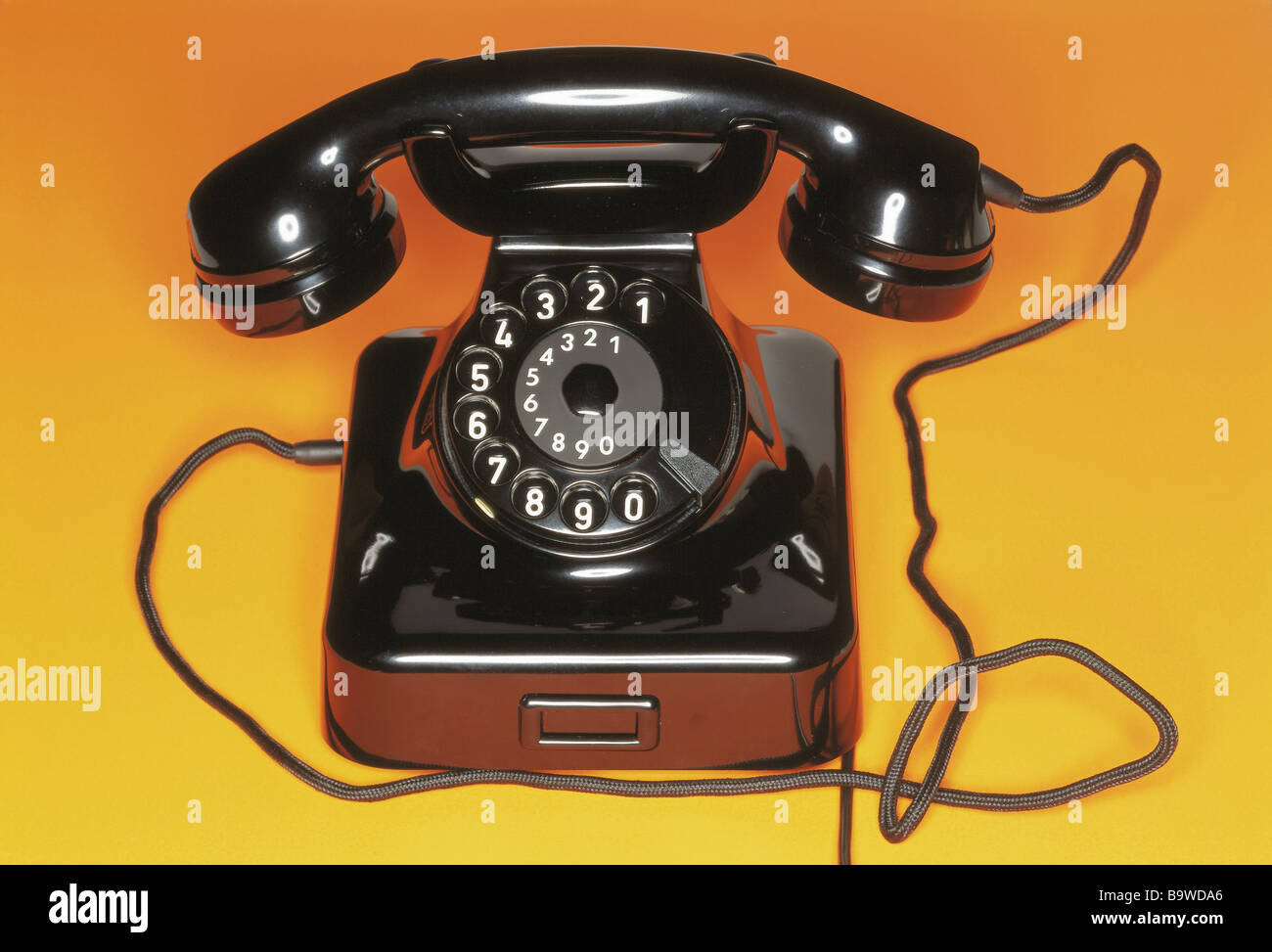 Old fashioned dial telephones hi-res stock photography and images - Alamy