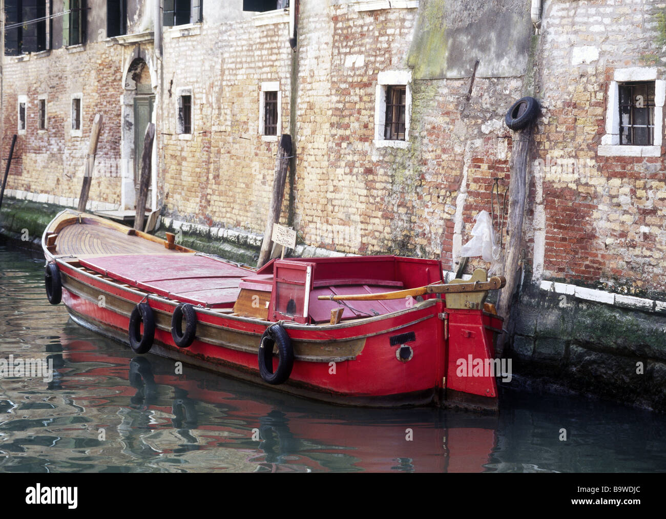 Damaged canal boat hi-res stock photography and images - Alamy