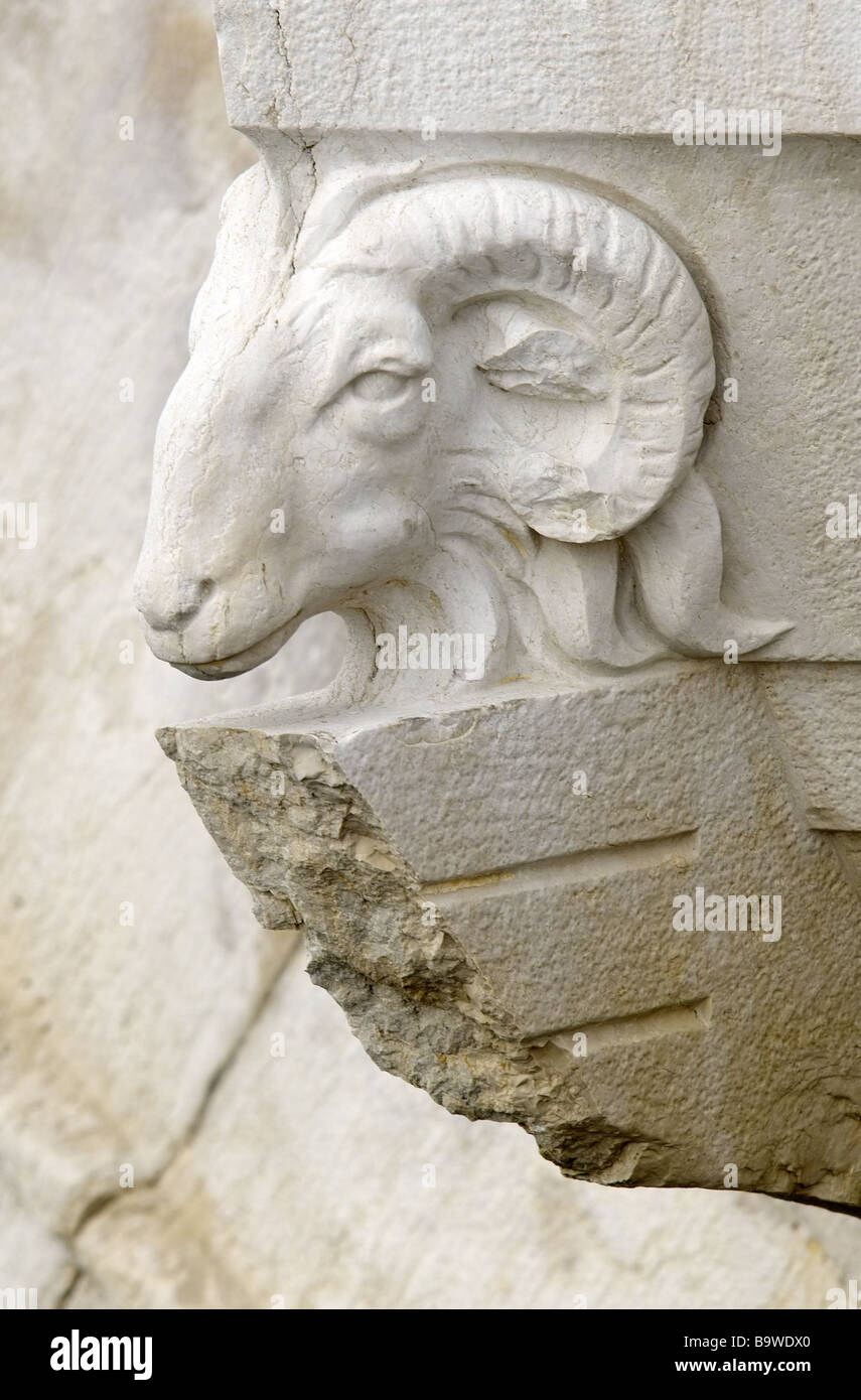 Aries sculpture hi-res stock photography and images - Alamy