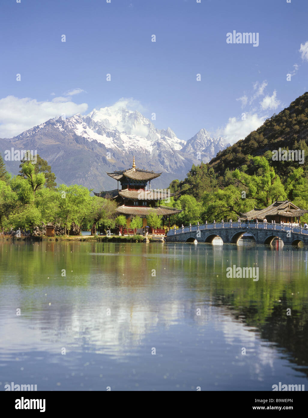 Yulong xueshan hi-res stock photography and images - Alamy