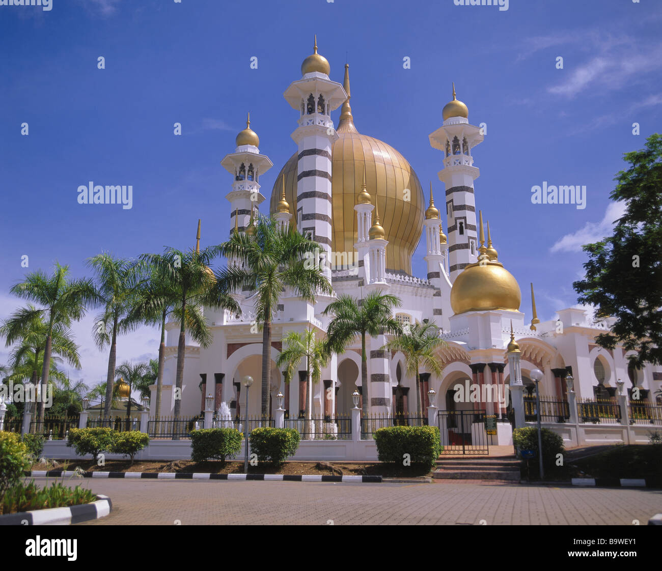 Sacral building architecture hi-res stock photography and images - Alamy