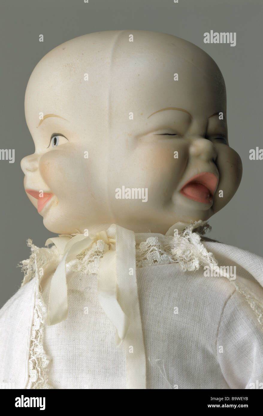 Drei gesichter puppe hi-res stock photography and images - Alamy
