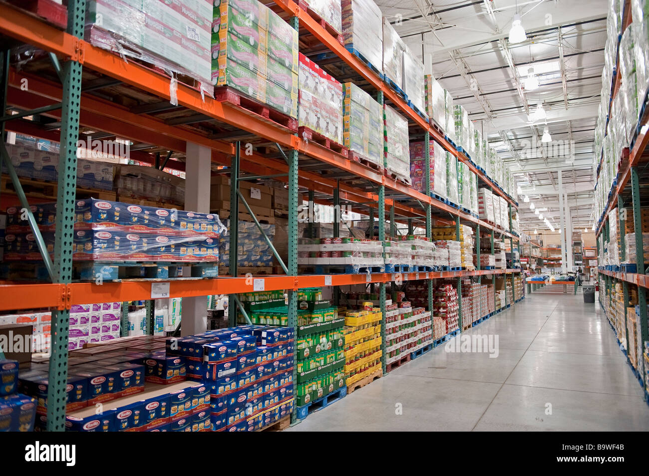 Costco wholesale shopping club Stock Photo - Alamy