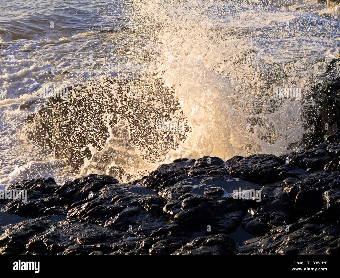 Tidal wave crashing hi-res stock photography and images - Alamy