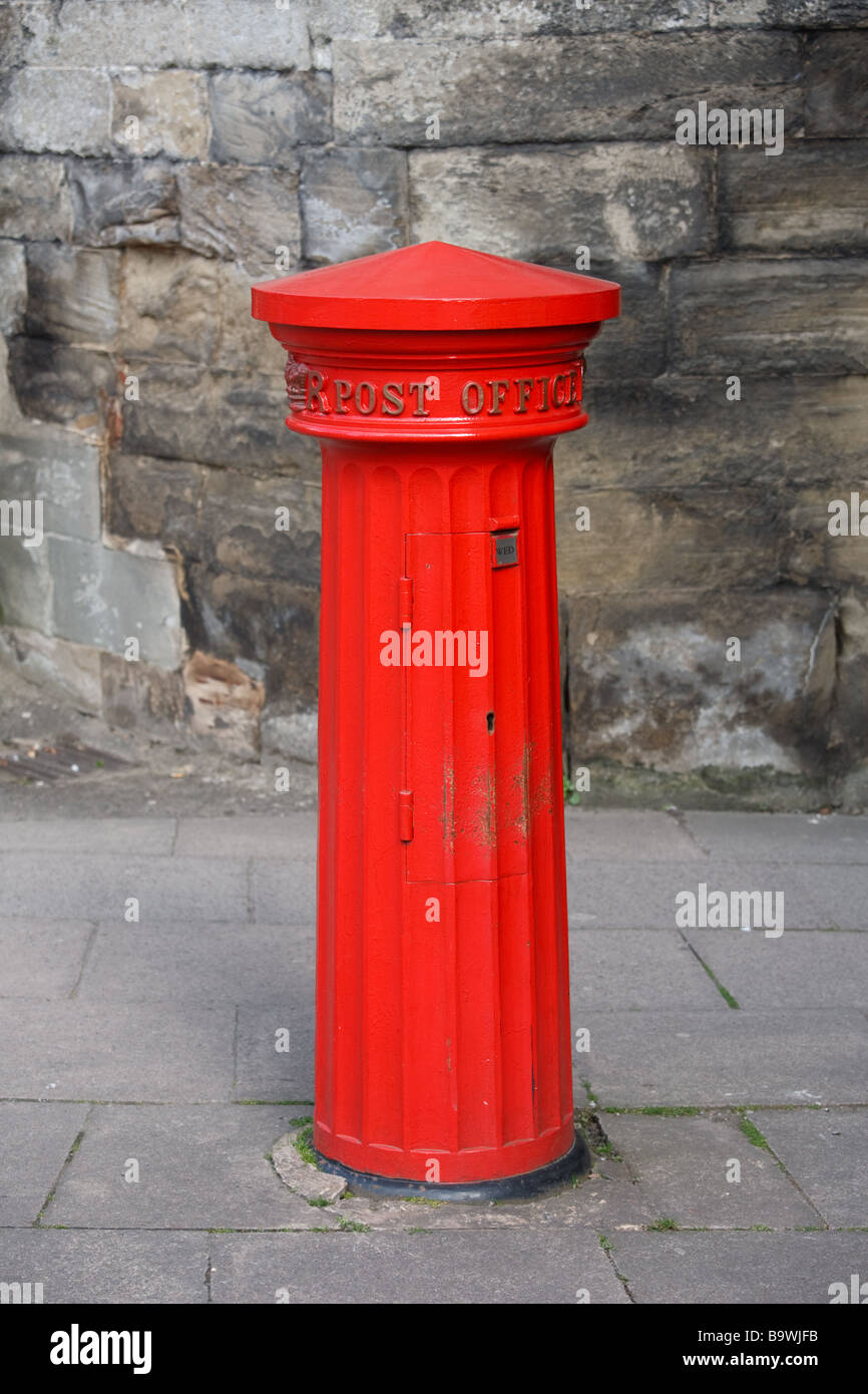 Old british vr post box hi-res stock photography and images - Alamy