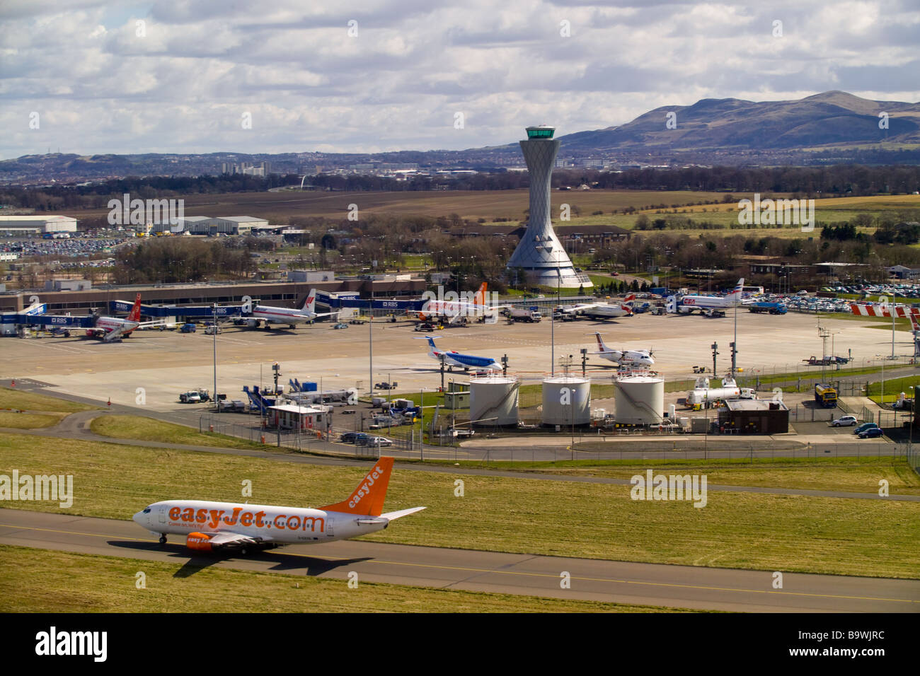 aerial photograph of easyjet airbus a319 at edinburgh airport Stock ...