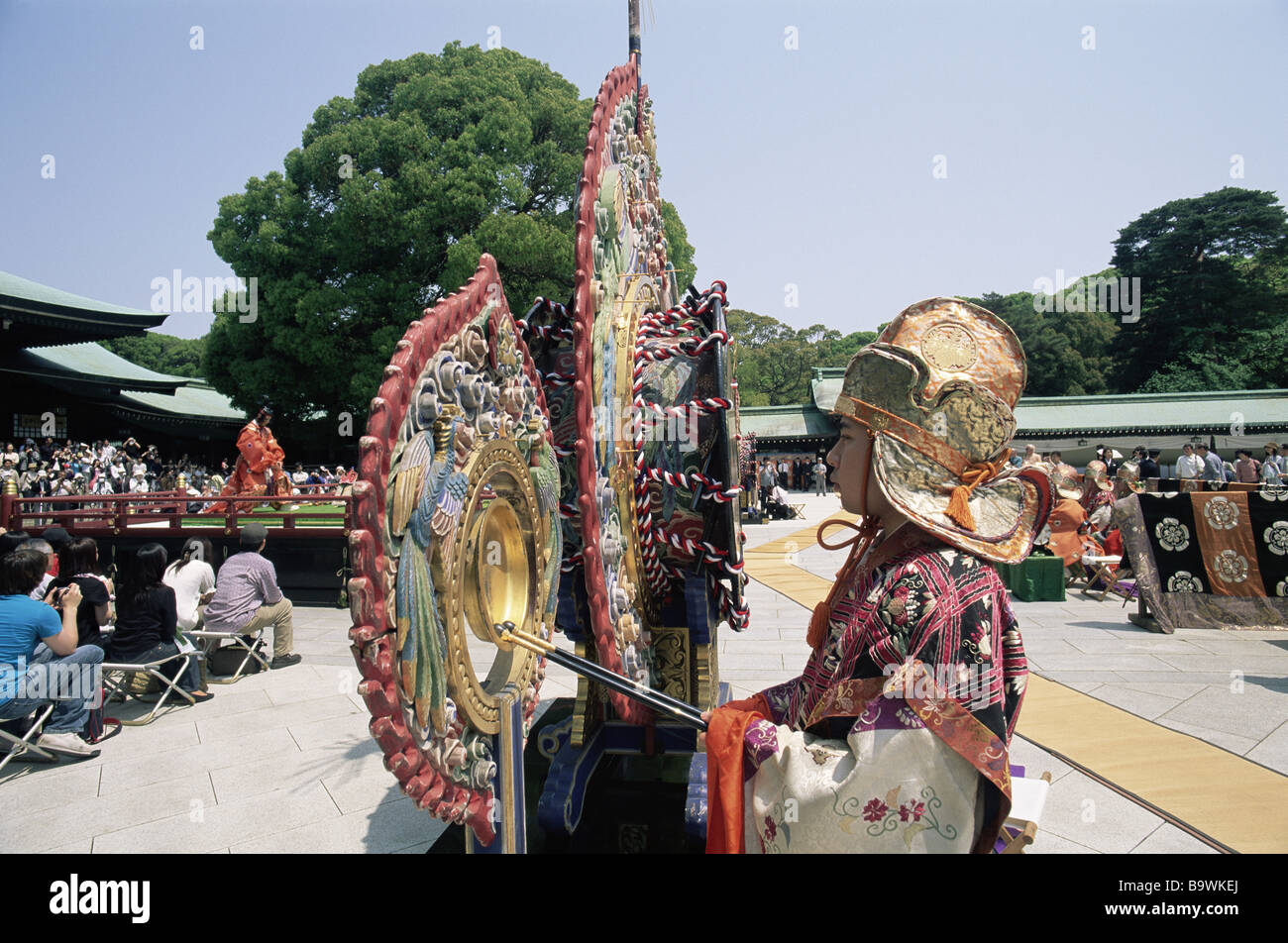 Bugaku dancer hi-res stock photography and images - Alamy