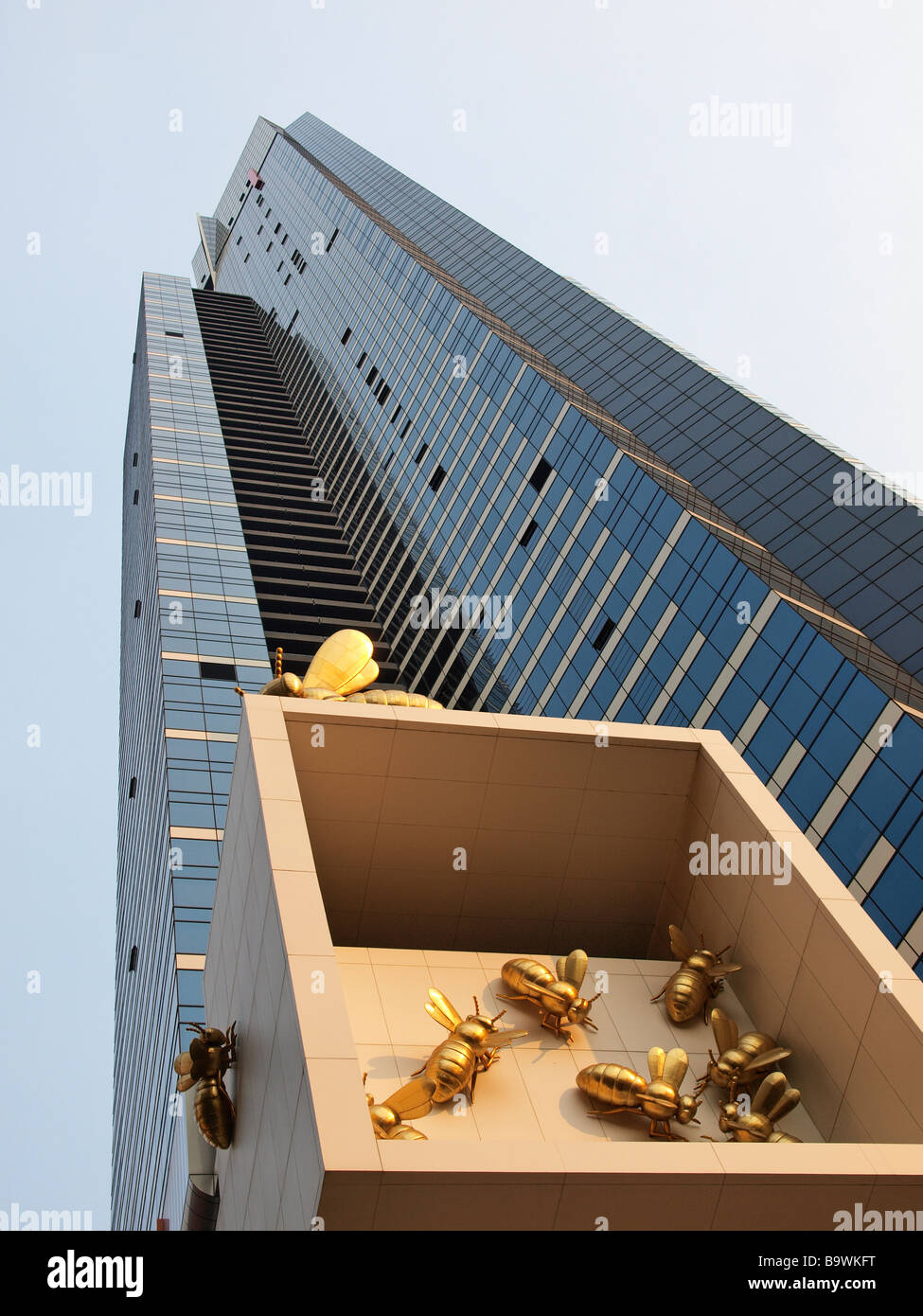ART INSTALATION QUEEN BEE ON THE EUREKA BUILDING SOUTHBANK MELBOURNE ...