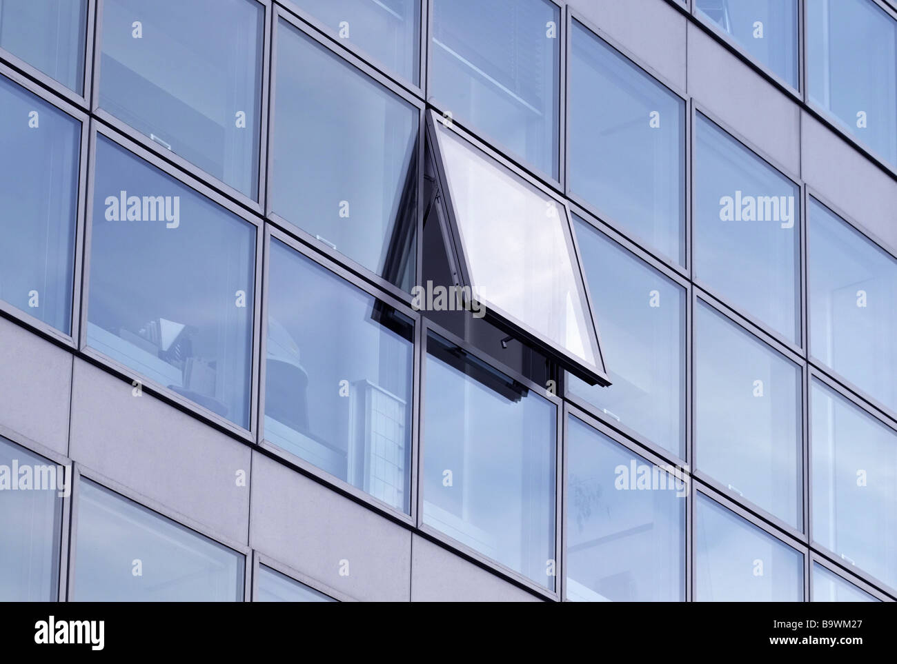 Facade office building tilted hi-res stock photography and images - Alamy