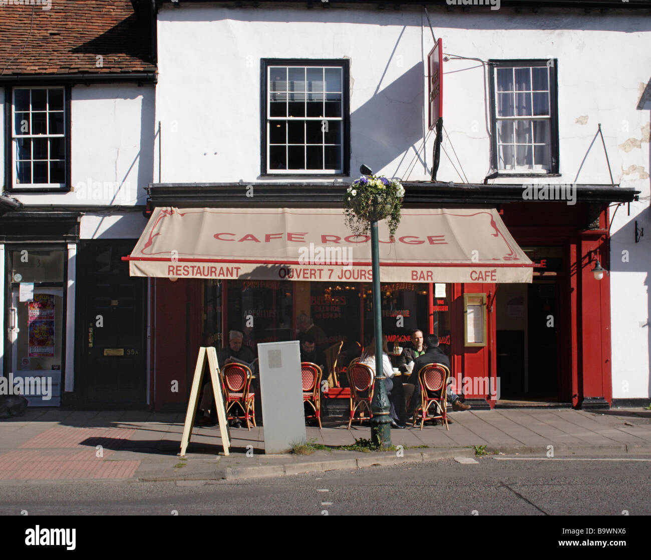 Henley on thames cafe hi-res stock photography and images - Alamy
